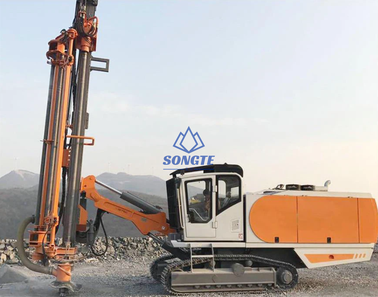 SDA-45 Integrated DTH Blast Hole Drill Rigs Built-in Air Compressor ...
